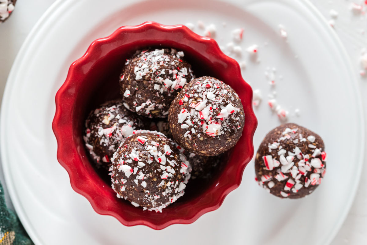 No-Bake Chocolate Mint Balls - Oatmeal with a Fork